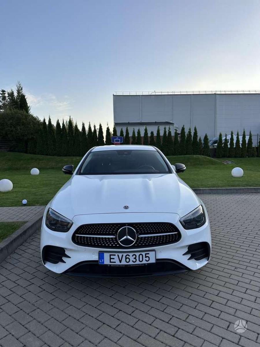 White Mercedes-Benz E 300 2021 in Vilnius, with an engine capacity of 1.99 L and mileage of 140 thousand km for 36500 €, photo 6 on AUTOMOTO.COM.LV