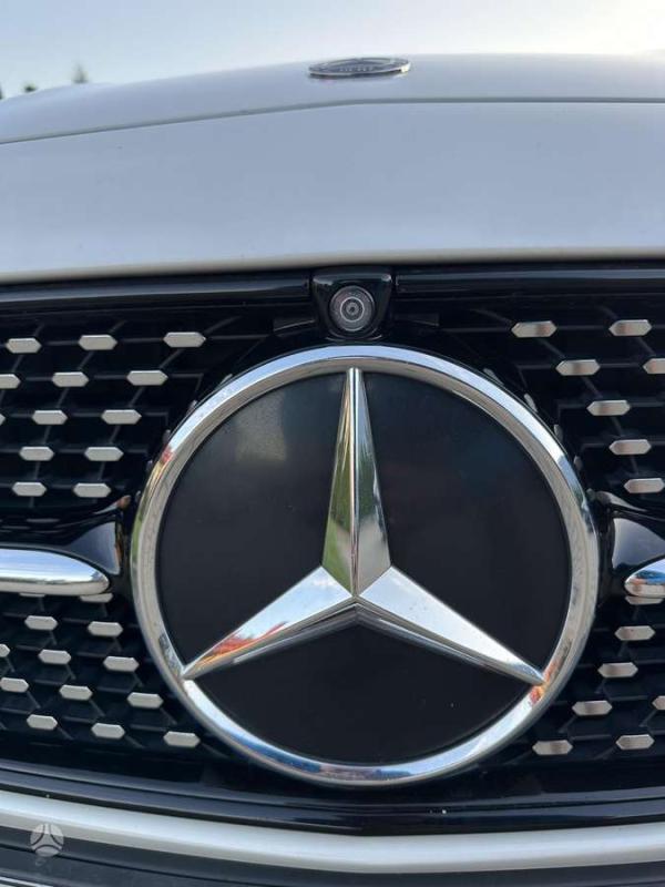 White Mercedes-Benz E 300 2021 in Vilnius, with an engine capacity of 1.99 L and mileage of 140 thousand km for 36500 €, photo 8 on AUTOMOTO.COM.LV
