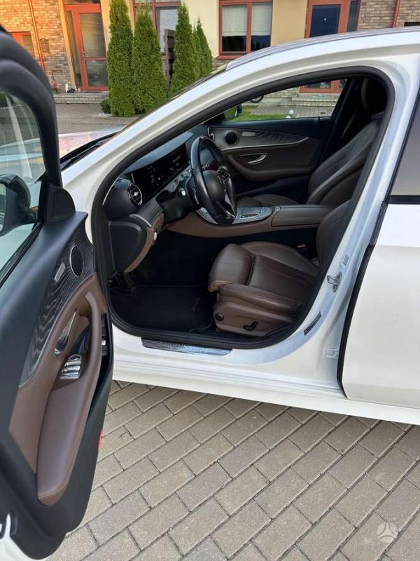 White Mercedes-Benz E 300 2021 in Vilnius, with an engine capacity of 1.99 L and mileage of 140 thousand km for 36500 €, photo 10 on AUTOMOTO.COM.LV