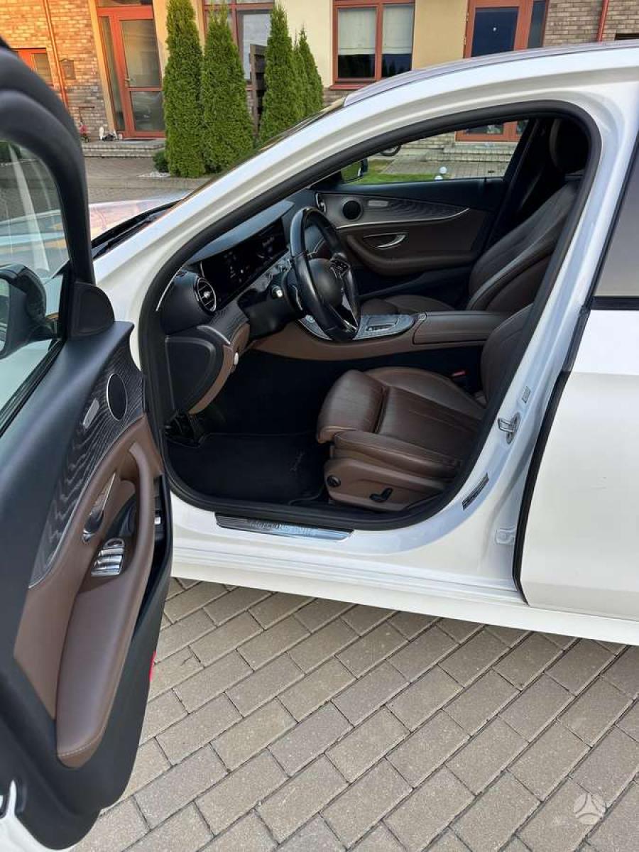 White Mercedes-Benz E 300 2021 in Vilnius, with an engine capacity of 1.99 L and mileage of 140 thousand km for 36500 €, photo 10 on AUTOMOTO.COM.LV