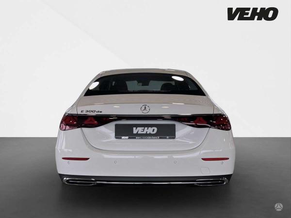 White Mercedes-Benz E 300 2023 in Kaunas, with an engine capacity of 1.99 L and mileage of 15 thousand km for 45900 €, photo 4 on AUTOMOTO.COM.LV