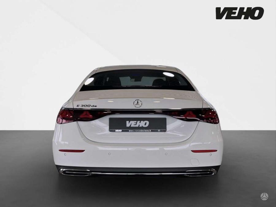 Balts Mercedes-Benz E 300 2023 Kauņa, ar dzinēja tilpumu 1.99 L un nobraukumu 15 tūkst. km par 45900 €, foto 5 vietnē AUTOMOTO.COM.LV