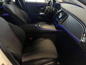 Balts Mercedes-Benz E 300 2023 Kauņa, ar dzinēja tilpumu 1.99 L un nobraukumu 15 tūkst. km par 45900 €, foto 14 vietnē AUTOMOTO.COM.LV