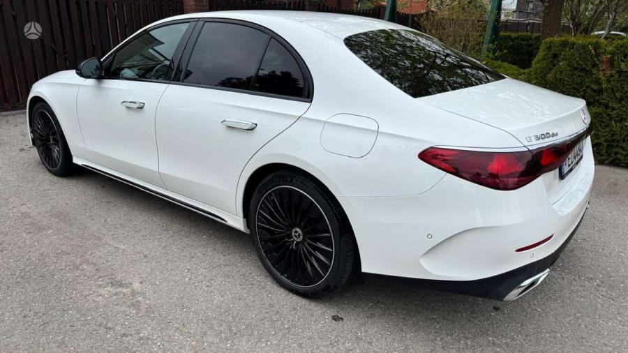 Balts Mercedes-Benz E 300 2024 Klaipėda, ar dzinēja tilpumu 1.99 L un nobraukumu 38 tūkst. km par 55000 €, foto 4 vietnē AUTOMOTO.COM.LV