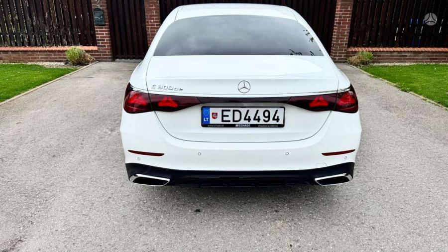 Balts Mercedes-Benz E 300 2024 Klaipėda, ar dzinēja tilpumu 1.99 L un nobraukumu 38 tūkst. km par 55000 €, foto 5 vietnē AUTOMOTO.COM.LV