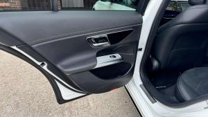 Balts Mercedes-Benz E 300 2024 Klaipėda, ar dzinēja tilpumu 1.99 L un nobraukumu 38 tūkst. km par 55000 €, foto 14 vietnē AUTOMOTO.COM.LV