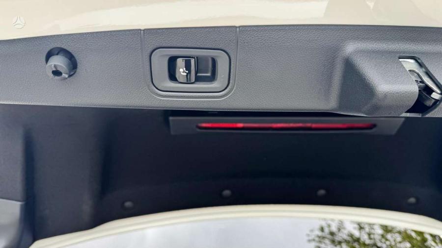 Balts Mercedes-Benz E 300 2024 Klaipėda, ar dzinēja tilpumu 1.99 L un nobraukumu 38 tūkst. km par 55000 €, foto 16 vietnē AUTOMOTO.COM.LV