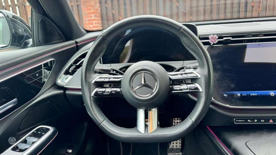 Balts Mercedes-Benz E 300 2024 Klaipėda, ar dzinēja tilpumu 1.99 L un nobraukumu 38 tūkst. km par 55000 €, foto 22 vietnē AUTOMOTO.COM.LV