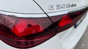 Balts Mercedes-Benz E 300 2024 Klaipėda, ar dzinēja tilpumu 1.99 L un nobraukumu 38 tūkst. km par 55000 €, foto 25 vietnē AUTOMOTO.COM.LV