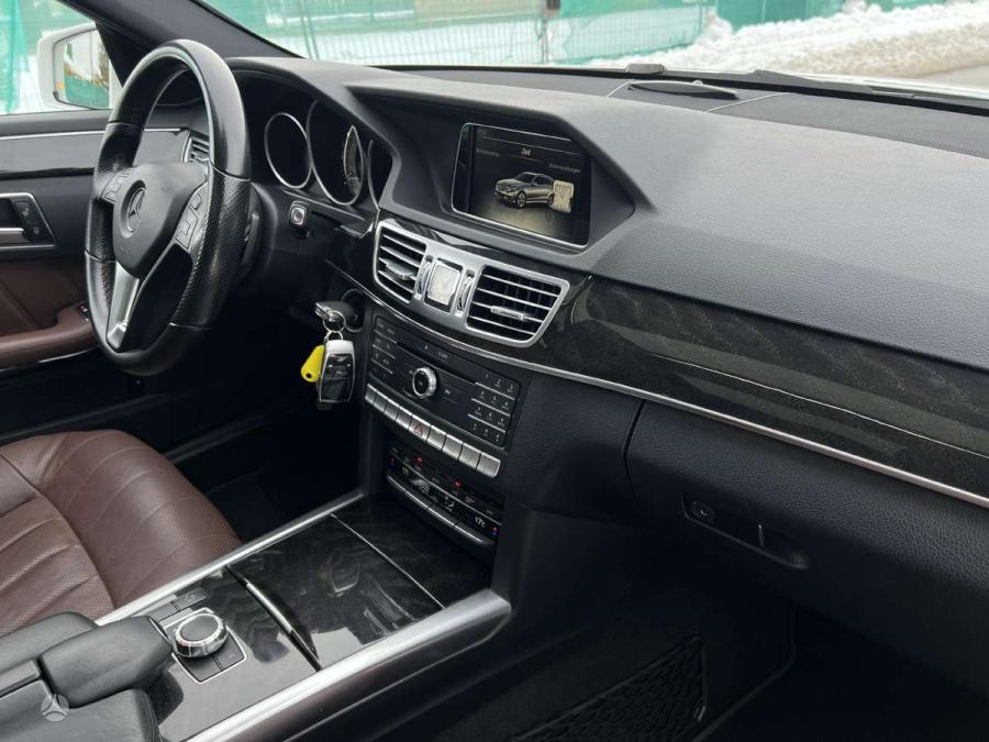 Balts Mercedes-Benz E 300 2015 Kėdainiai, ar dzinēja tilpumu 2.99 L un nobraukumu 342 tūkst. km par 10300 €, foto 27 vietnē AUTOMOTO.COM.LV
