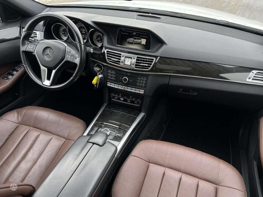 Balts Mercedes-Benz E 300 2015 Kėdainiai, ar dzinēja tilpumu 2.99 L un nobraukumu 342 tūkst. km par 10300 €, foto 37 vietnē AUTOMOTO.COM.LV