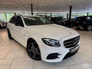 White Mercedes-Benz E 300 2019 in Kaunas, with an engine capacity of 2.00 L and mileage of 96 thousand km for 31660 €, photo 2 on AUTOMOTO.COM.LV