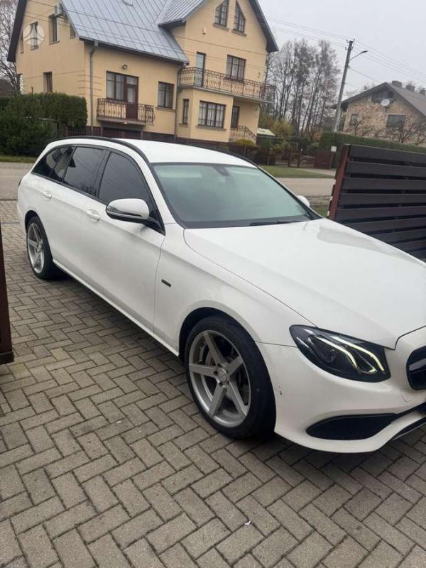 Balts Mercedes-Benz E 300 2020 Klaipėda, ar dzinēja tilpumu 2.00 L un nobraukumu 392 tūkst. km par 13500 €, foto 2 vietnē AUTOMOTO.COM.LV