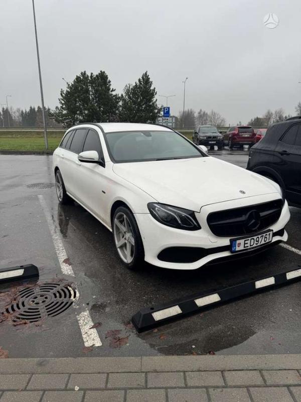 Balts Mercedes-Benz E 300 2020 Klaipėda, ar dzinēja tilpumu 2.00 L un nobraukumu 392 tūkst. km par 13500 €, foto 3 vietnē AUTOMOTO.COM.LV