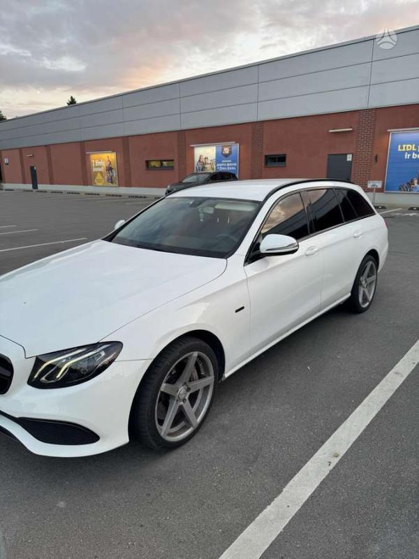 Balts Mercedes-Benz E 300 2020 Klaipėda, ar dzinēja tilpumu 2.00 L un nobraukumu 392 tūkst. km par 13500 €, foto 6 vietnē AUTOMOTO.COM.LV