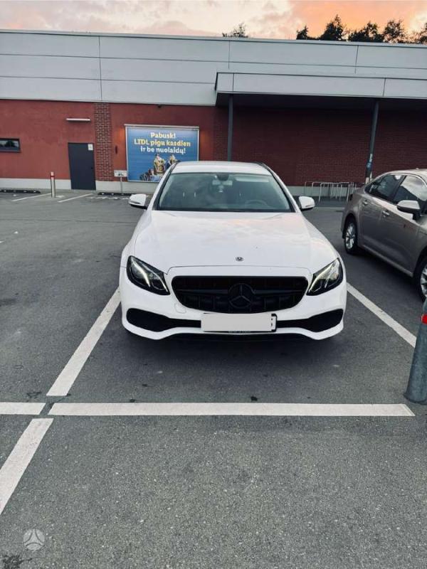 Balts Mercedes-Benz E 300 2020 Klaipėda, ar dzinēja tilpumu 2.00 L un nobraukumu 392 tūkst. km par 13500 €, foto 7 vietnē AUTOMOTO.COM.LV