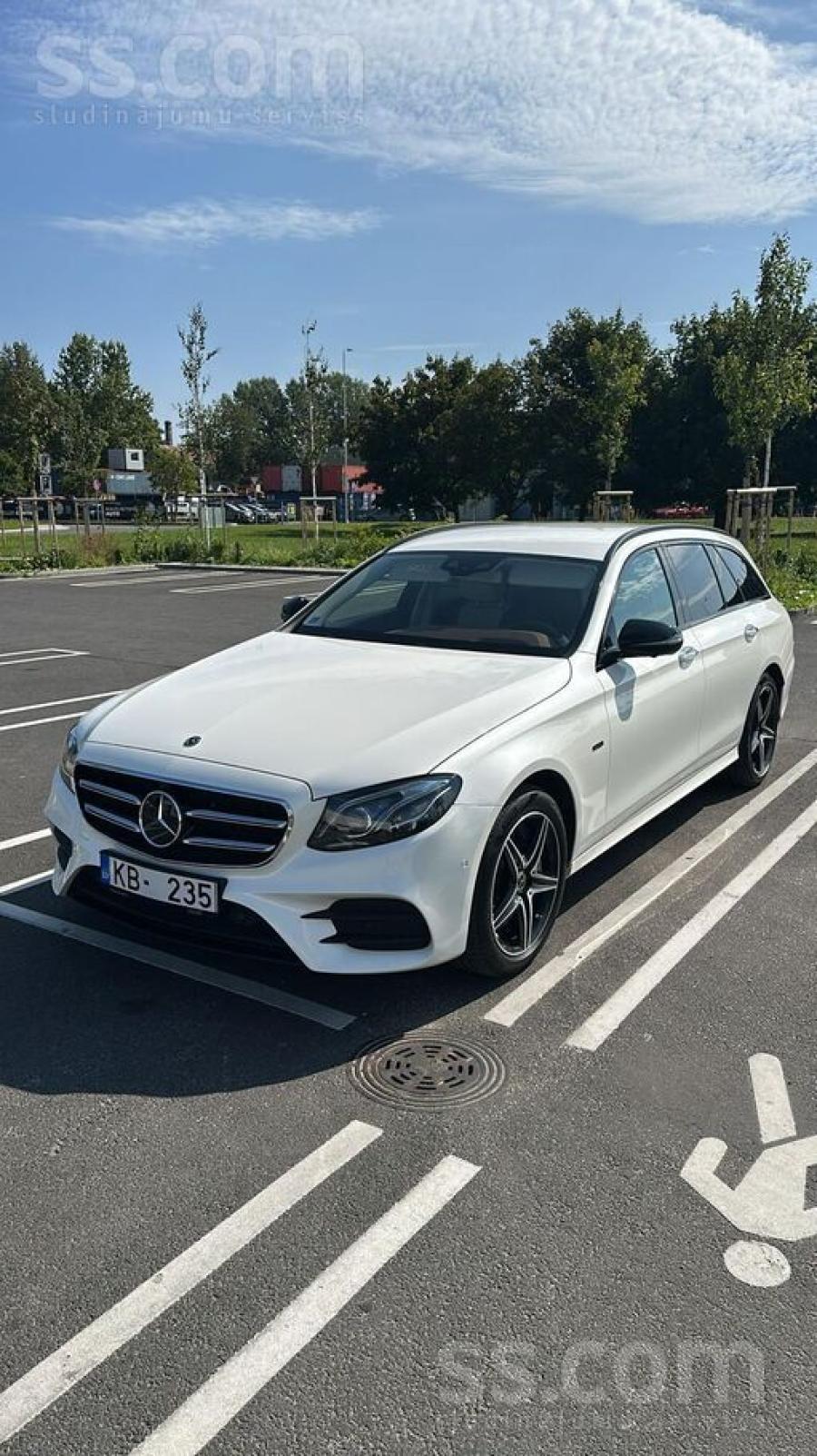 Balts Mercedes-Benz E 300 2020 Rīga, ar dzinēja tilpumu 2.00 L un nobraukumu 86 tūkst. km par 30500 €, foto 1 vietnē AUTOMOTO.COM.LV