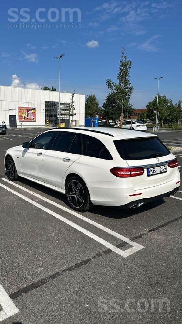Balts Mercedes-Benz E 300 2020 Rīga, ar dzinēja tilpumu 2.00 L un nobraukumu 86 tūkst. km par 30500 €, foto 3 vietnē AUTOMOTO.COM.LV