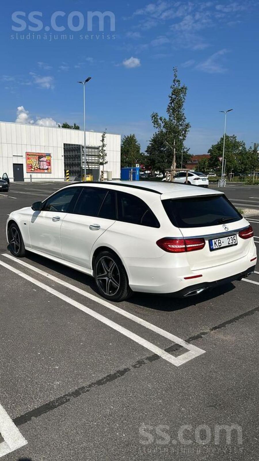 Balts Mercedes-Benz E 300 2020 Rīga, ar dzinēja tilpumu 2.00 L un nobraukumu 86 tūkst. km par 30500 €, foto 4 vietnē AUTOMOTO.COM.LV