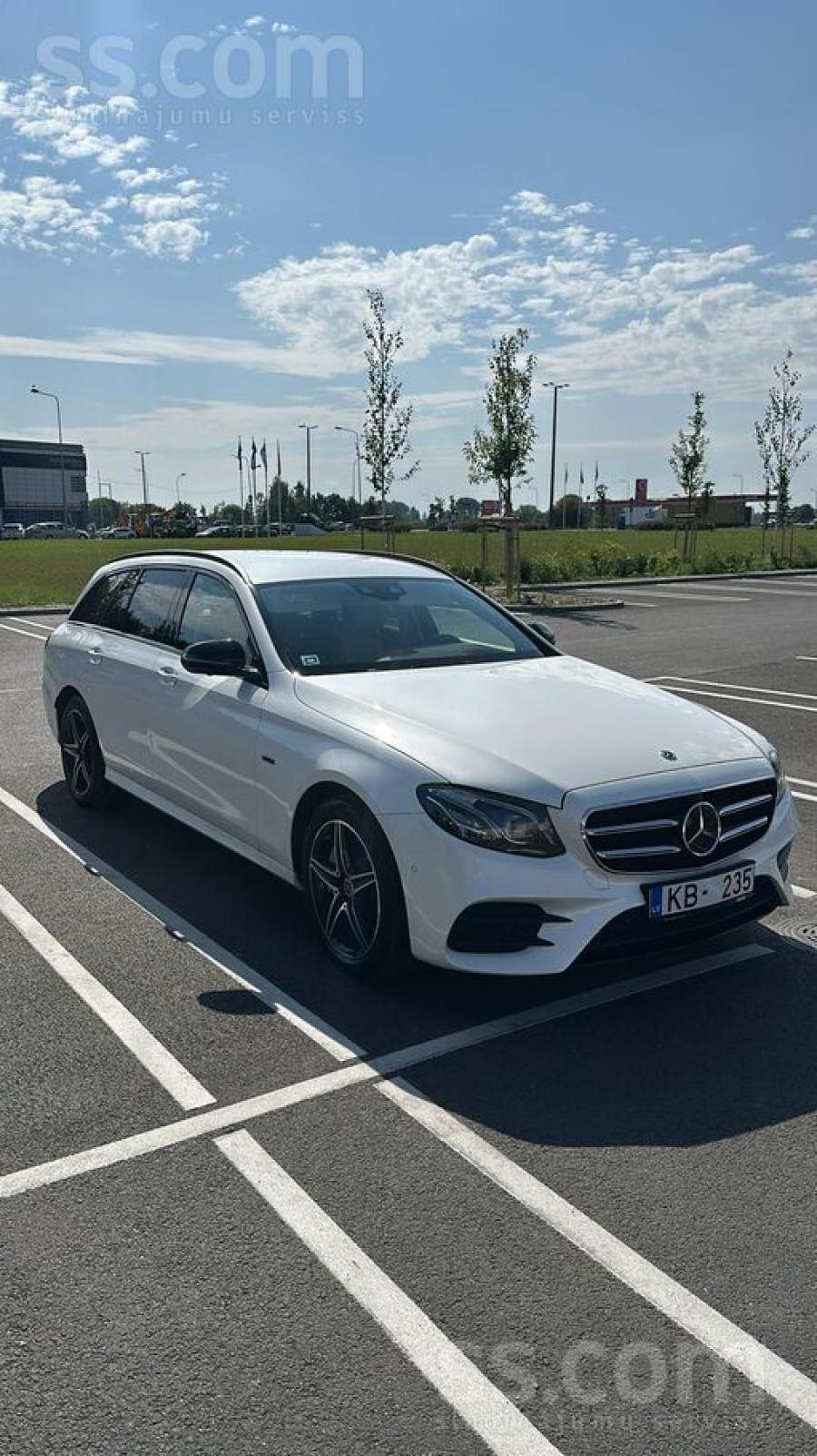 Balts Mercedes-Benz E 300 2020 Rīga, ar dzinēja tilpumu 2.00 L un nobraukumu 86 tūkst. km par 30500 €, foto 5 vietnē AUTOMOTO.COM.LV