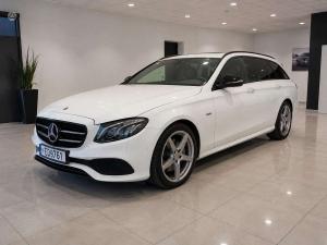 Белый Мерседес Е 300 2020 в Клайпеда, объемом двигателя 2.00 л и пробегом 399 тыс. км за 15000 €, фото 3 на AUTOMOTO.COM.LV