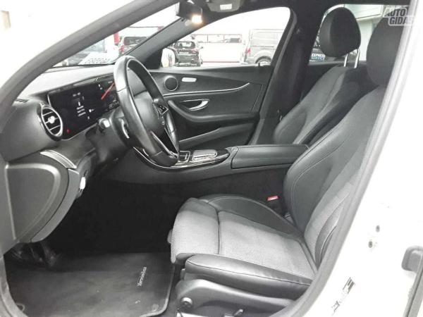 Balts Mercedes-Benz E 300 2021 Kauņa, ar dzinēja tilpumu 2.00 L un nobraukumu 89 tūkst. km par 32381 €, foto 3 vietnē AUTOMOTO.COM.LV