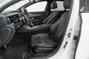 White Mercedes-Benz E 300 2021 in Vilnius, with an engine capacity of 2.00 L and mileage of 120 thousand km for 28500 €, photo 12 on AUTOMOTO.COM.LV