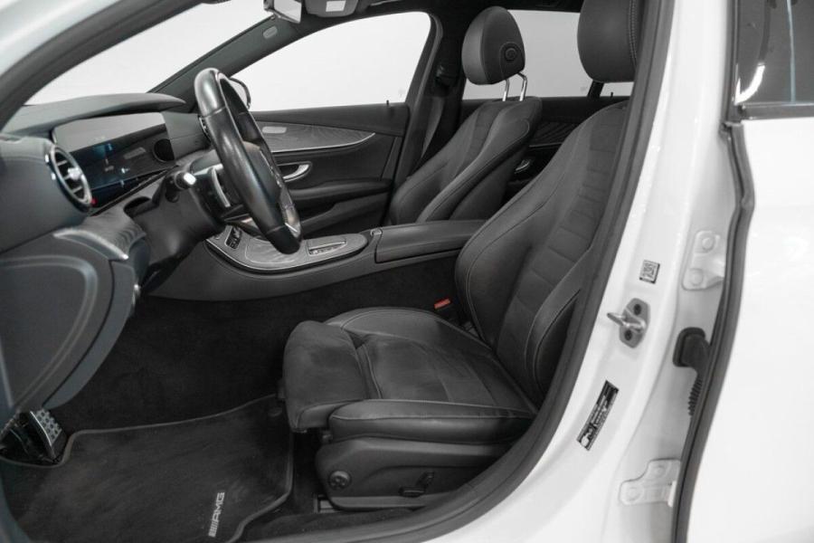 White Mercedes-Benz E 300 2021 in Vilnius, with an engine capacity of 2.00 L and mileage of 120 thousand km for 28500 €, photo 12 on AUTOMOTO.COM.LV