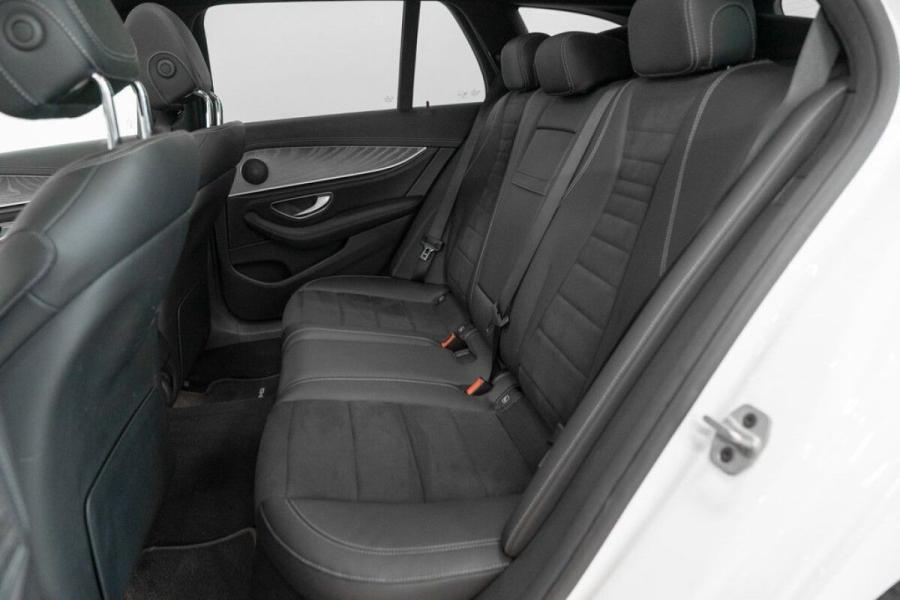 White Mercedes-Benz E 300 2021 in Vilnius, with an engine capacity of 2.00 L and mileage of 120 thousand km for 28500 €, photo 26 on AUTOMOTO.COM.LV