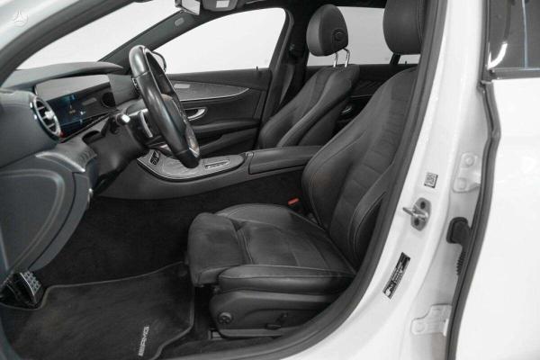 White Mercedes-Benz E 300 2021 in Vilnius, with an engine capacity of 2.00 L and mileage of 120 thousand km for 26950 €, photo 7 on AUTOMOTO.COM.LV