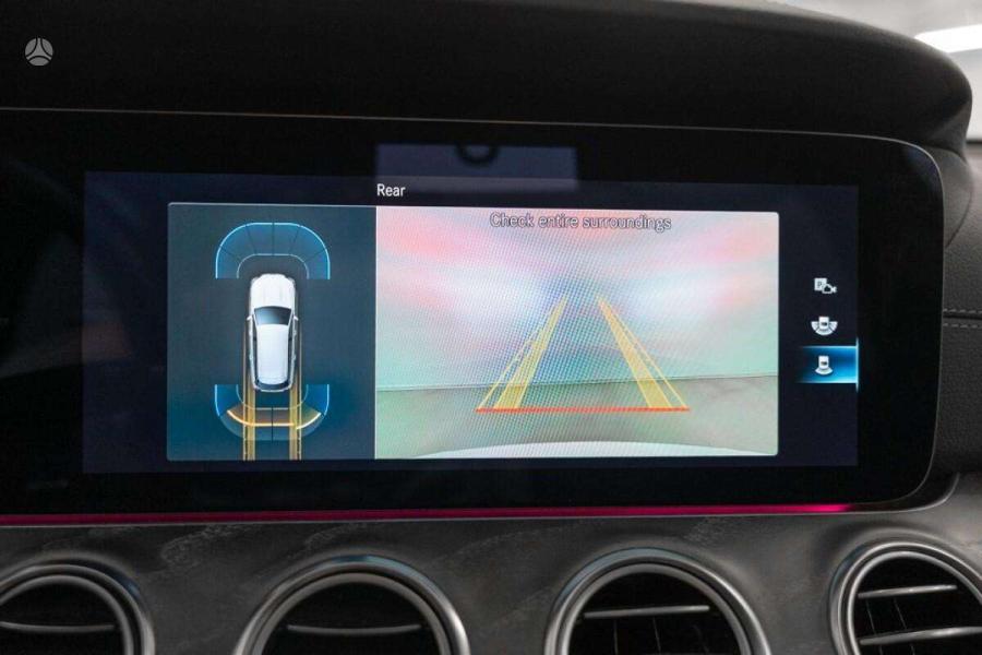 Белый Мерседес Е 300 2021 в Вильнюс, объемом двигателя 2.00 л и пробегом 120 тыс. км за 26950 €, фото 13 на AUTOMOTO.COM.LV
