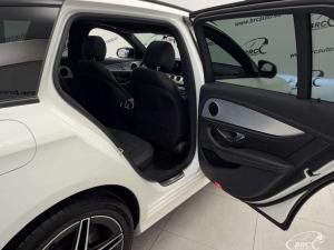 White Mercedes-Benz E 300 2021 in Vilnius, with an engine capacity of 1.95 L and mileage of 105 thousand km for 27900 €, photo 15 on AUTOMOTO.COM.LV