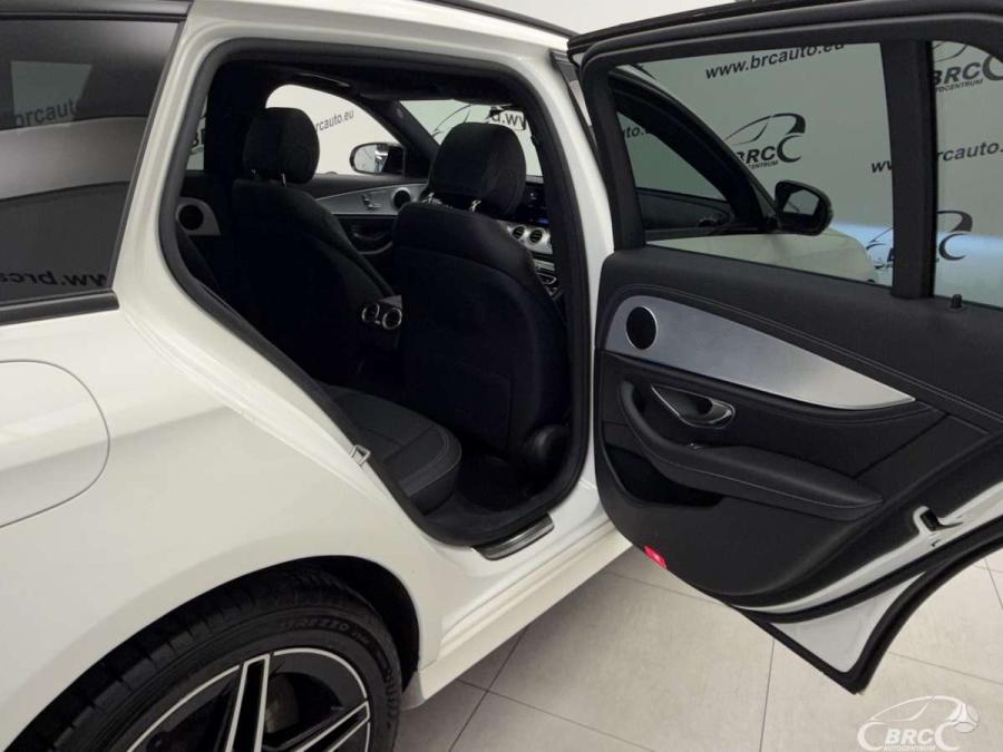 White Mercedes-Benz E 300 2021 in Vilnius, with an engine capacity of 1.95 L and mileage of 105 thousand km for 27900 €, photo 15 on AUTOMOTO.COM.LV