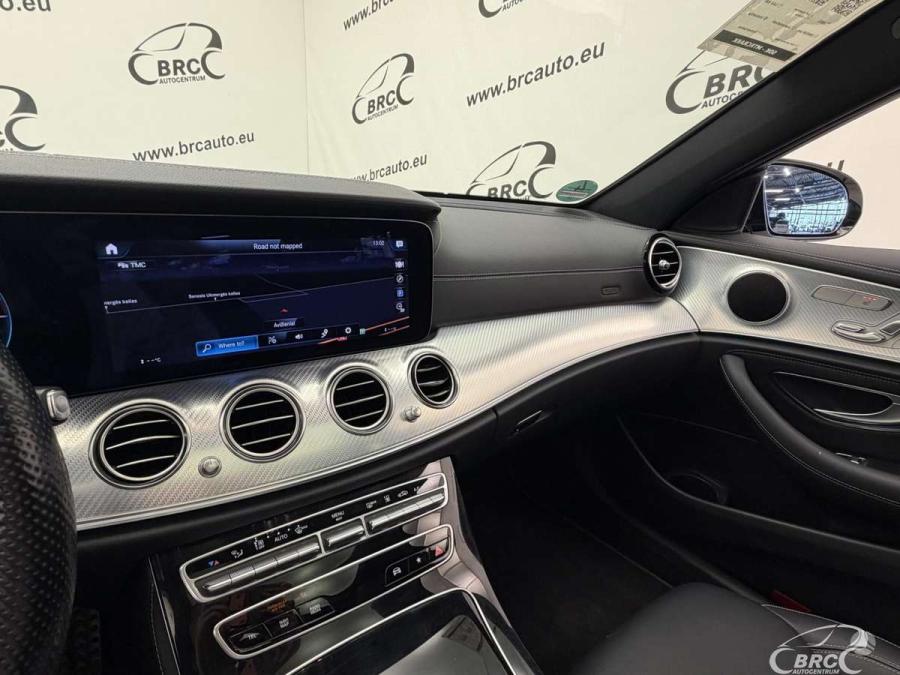 White Mercedes-Benz E 300 2021 in Vilnius, with an engine capacity of 1.95 L and mileage of 105 thousand km for 27900 €, photo 29 on AUTOMOTO.COM.LV