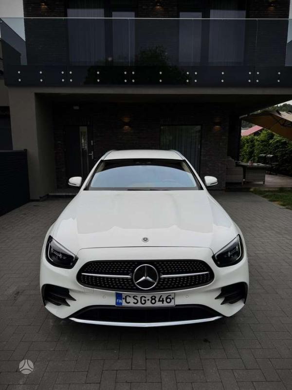 Balts Mercedes-Benz E 300 2022 Kauņa, ar dzinēja tilpumu 2.00 L un nobraukumu 80 tūkst. km par 26999 €, foto 1 vietnē AUTOMOTO.COM.LV