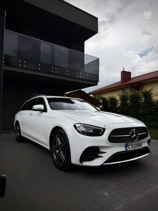 Balts Mercedes-Benz E 300 2022 Kauņa, ar dzinēja tilpumu 2.00 L un nobraukumu 80 tūkst. km par 26999 €, foto 3 vietnē AUTOMOTO.COM.LV