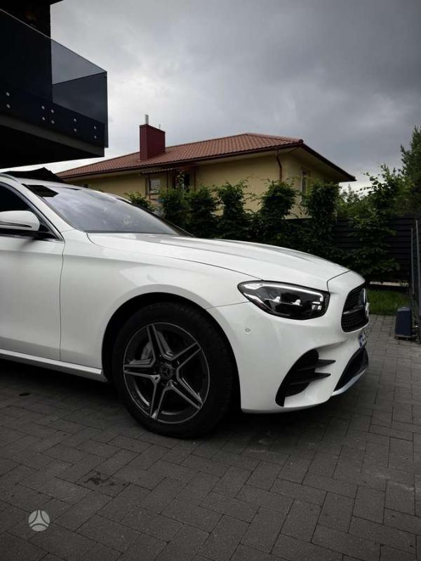 Balts Mercedes-Benz E 300 2022 Kauņa, ar dzinēja tilpumu 2.00 L un nobraukumu 80 tūkst. km par 26999 €, foto 4 vietnē AUTOMOTO.COM.LV