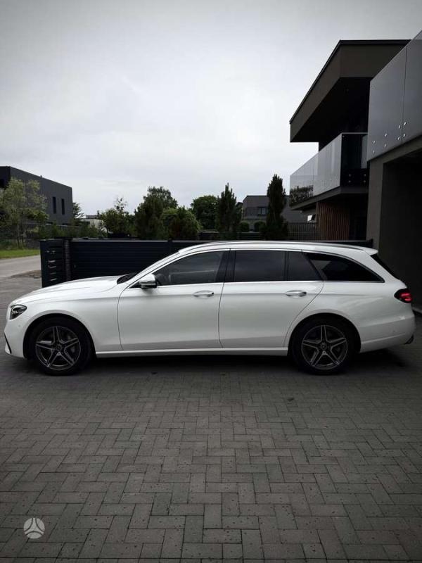 Balts Mercedes-Benz E 300 2022 Kauņa, ar dzinēja tilpumu 2.00 L un nobraukumu 80 tūkst. km par 26999 €, foto 10 vietnē AUTOMOTO.COM.LV