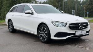 Белый Мерседес Е 300 2022 в Шяуляй, объемом двигателя 1.95 л и пробегом 556 тыс. км за 18271 €, фото 7 на AUTOMOTO.COM.LV