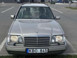 Dzeltens Mercedes-Benz E 300 1994 Klaipėda, ar dzinēja tilpumu 3.00 L un nobraukumu 319 tūkst. km par 5250 €, foto  vietnē AUTOMOTO.COM.LV