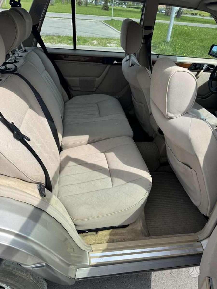 Yellow Mercedes-Benz E 300 1994 in Klaipeda, with an engine capacity of 3.00 L and mileage of 319 thousand km for 5250 €, photo 8 on AUTOMOTO.COM.LV