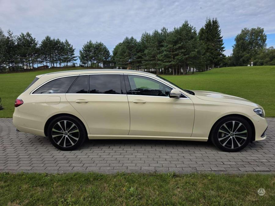 Dzeltens Mercedes-Benz E 300 2021 Telšiai, ar dzinēja tilpumu 1.95 L un nobraukumu 264 tūkst. km par 18700 €, foto 13 vietnē AUTOMOTO.COM.LV