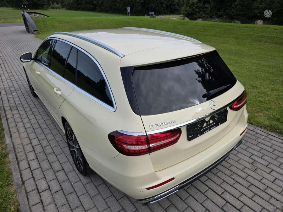 Dzeltens Mercedes-Benz E 300 2021 Telšiai, ar dzinēja tilpumu 1.95 L un nobraukumu 264 tūkst. km par 18700 €, foto 17 vietnē AUTOMOTO.COM.LV