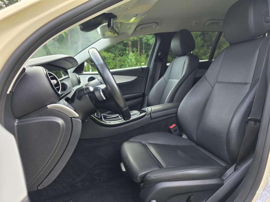Dzeltens Mercedes-Benz E 300 2021 Telšiai, ar dzinēja tilpumu 1.95 L un nobraukumu 264 tūkst. km par 18700 €, foto 32 vietnē AUTOMOTO.COM.LV