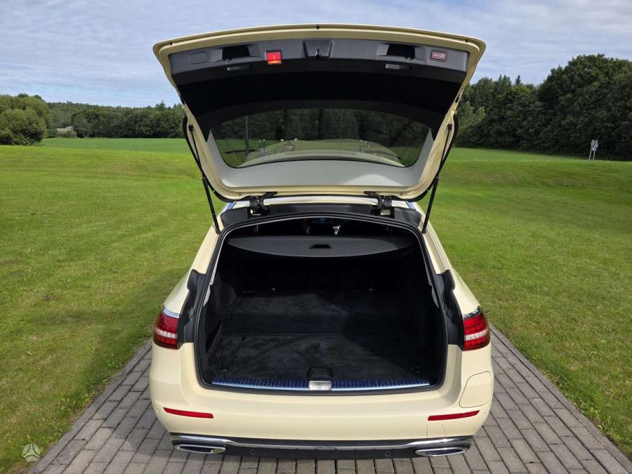 Dzeltens Mercedes-Benz E 300 2021 Telšiai, ar dzinēja tilpumu 1.95 L un nobraukumu 264 tūkst. km par 18700 €, foto 51 vietnē AUTOMOTO.COM.LV