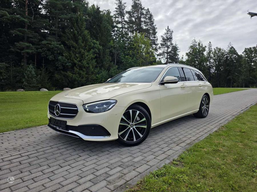 Dzeltens Mercedes-Benz E 300 2021 Telšiai, ar dzinēja tilpumu 1.95 L un nobraukumu 264 tūkst. km par 18700 €, foto 56 vietnē AUTOMOTO.COM.LV