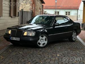 Black Mercedes-Benz E 320 1994 in Cesis, with an engine capacity of 3.20 L and mileage of 240 thousand km for 7990 €, photo 4 on AUTOMOTO.COM.LV