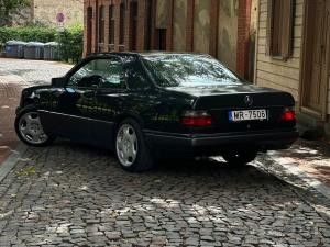 Black Mercedes-Benz E 320 1994 in Cesis, with an engine capacity of 3.20 L and mileage of 240 thousand km for 7990 €, photo 6 on AUTOMOTO.COM.LV