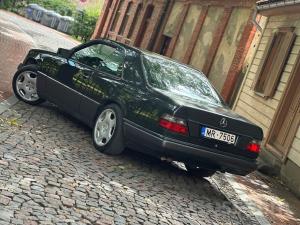 Black Mercedes-Benz E 320 1994 in Cesis, with an engine capacity of 3.20 L and mileage of 240 thousand km for 7990 €, photo 7 on AUTOMOTO.COM.LV