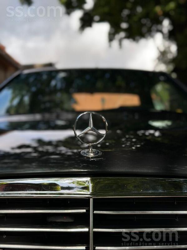 Black Mercedes-Benz E 320 1994 in Cesis, with an engine capacity of 3.20 L and mileage of 240 thousand km for 7990 €, photo 11 on AUTOMOTO.COM.LV